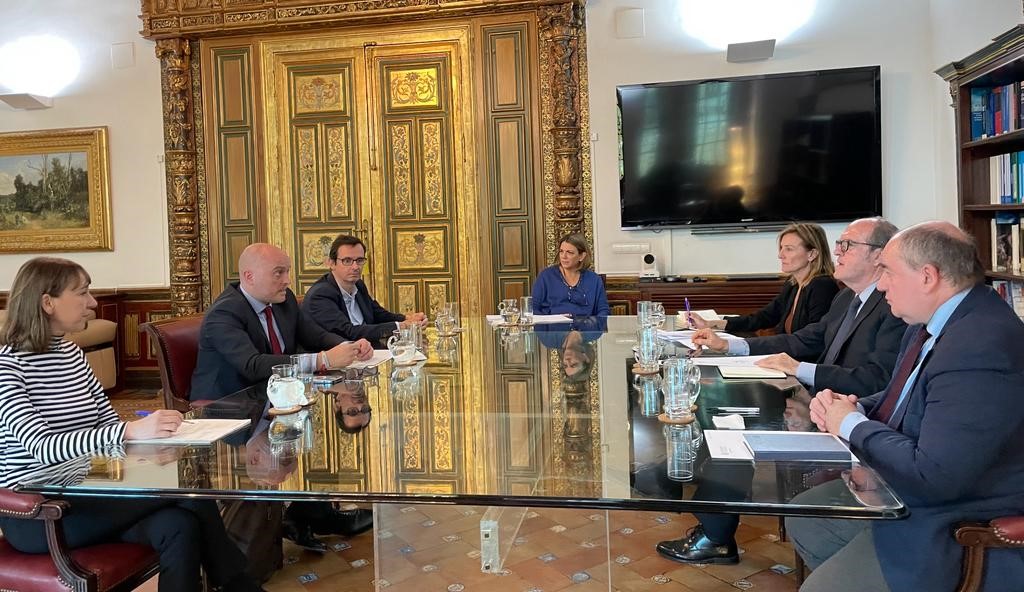 Suministro eléctrico - Defensor del Pueblo